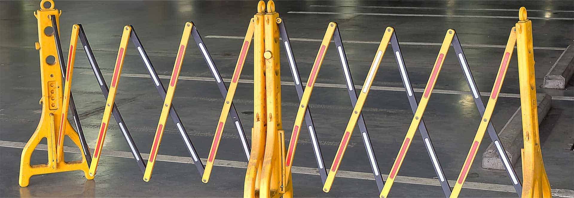 Barriers R Us - Queue Barriers | VIP Post & Rope Barriers | Wall ...